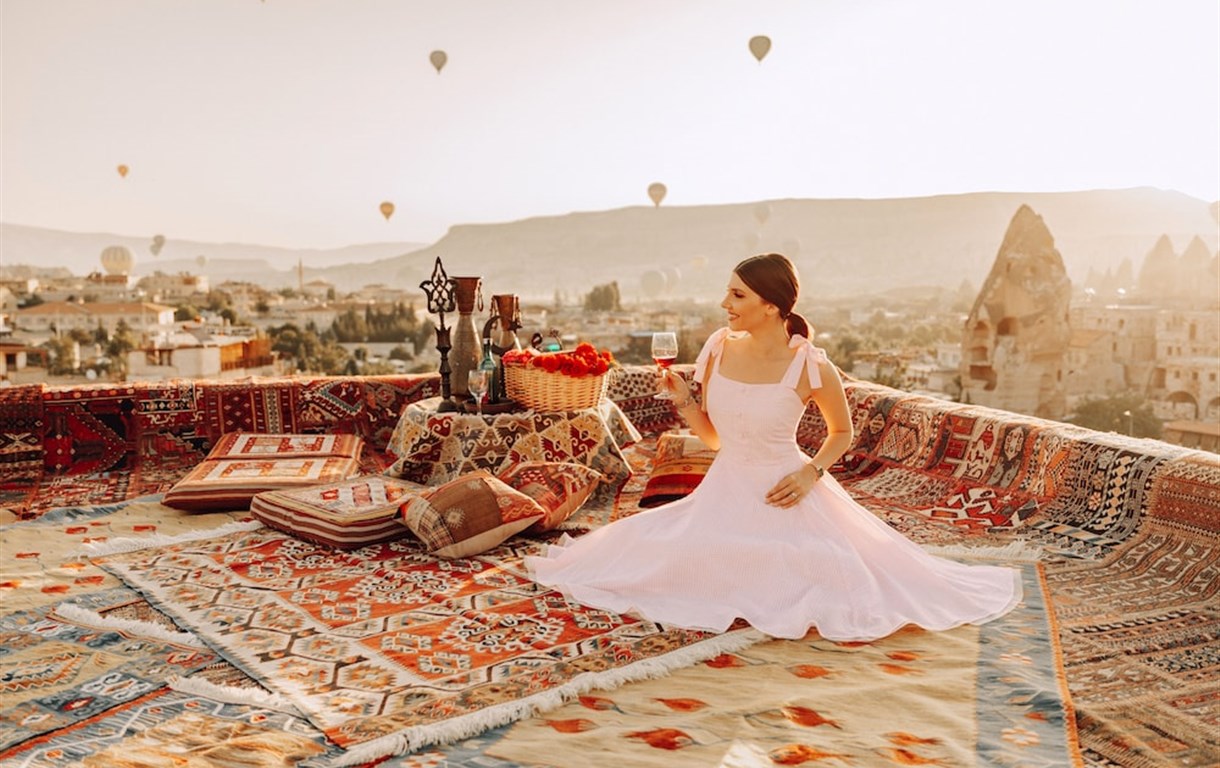 Cappadocia: Hot Air Balloons and Cave Hotels - Turkey Visa Online
